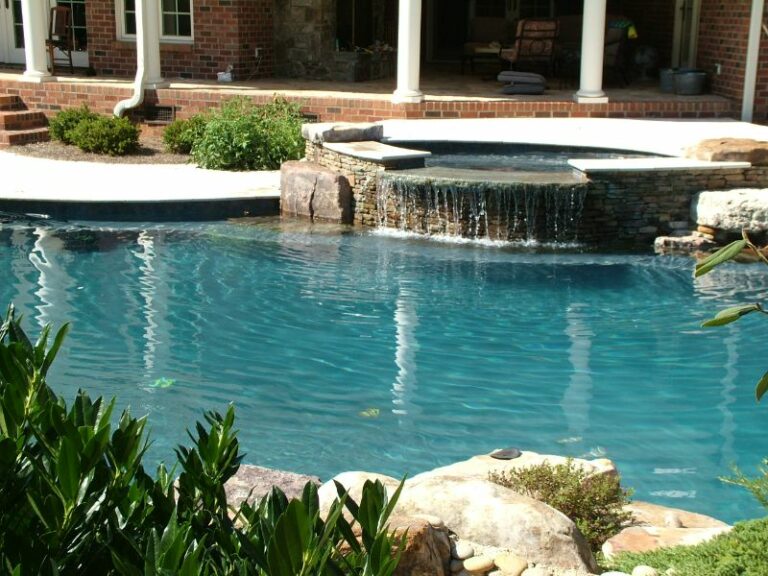 Pool Spillovers: Pros/Cons, Design Ideas & More - Pool Research